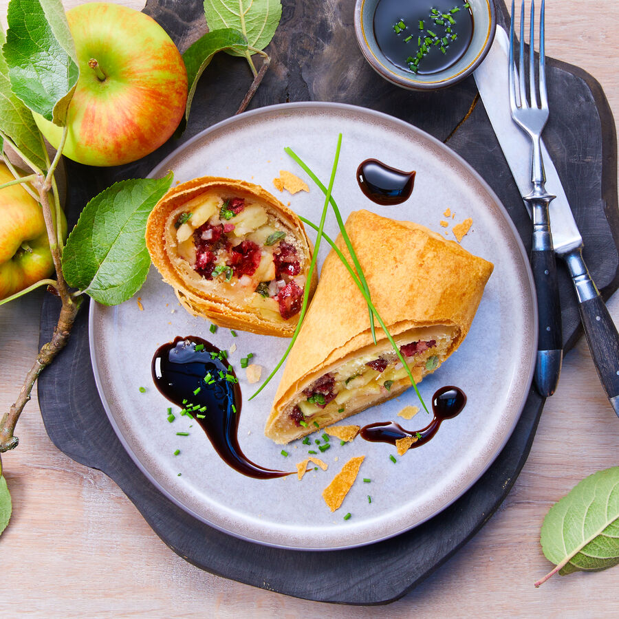 Apfel-Blutwurst-Strudel Rezept | Hagen Grote Shop