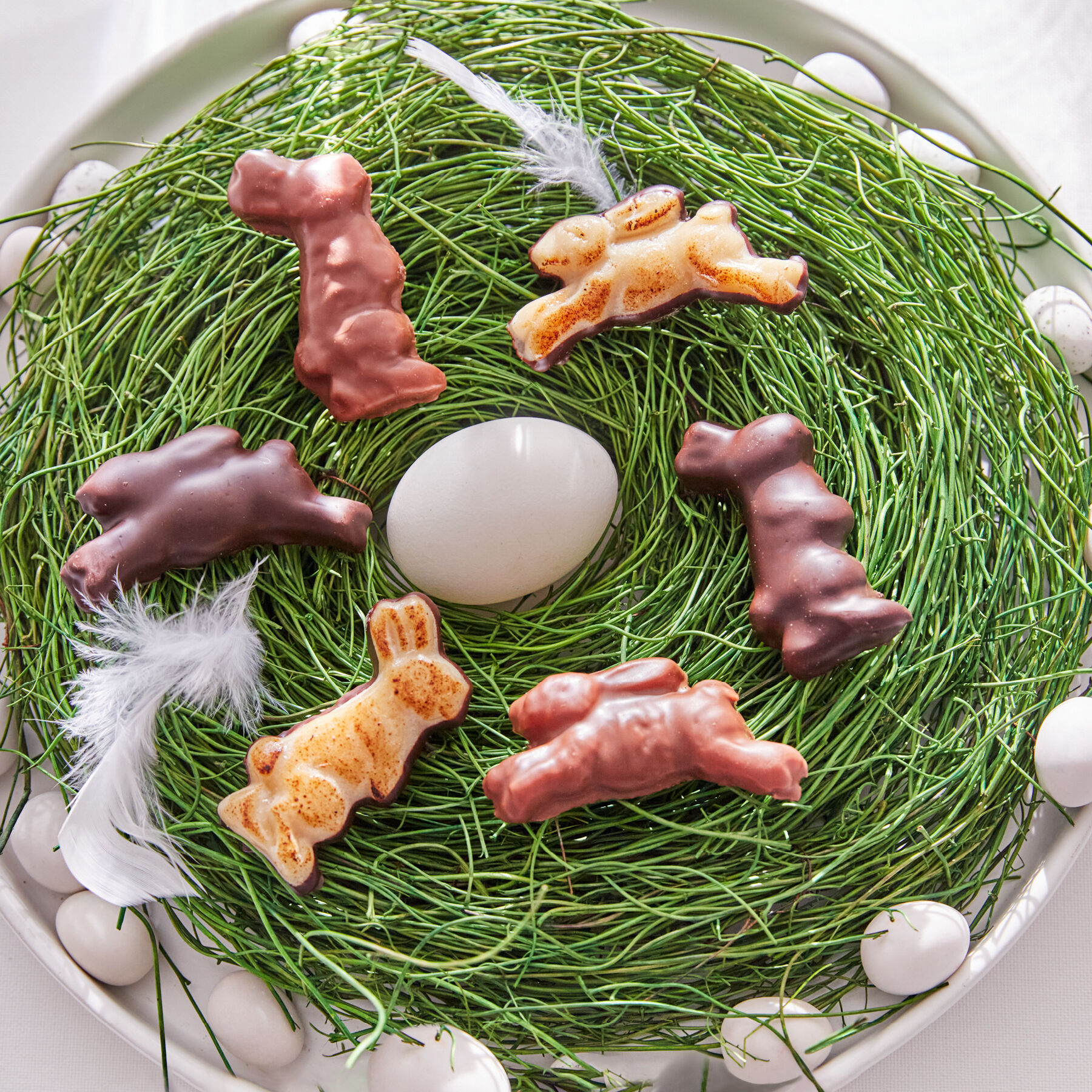 Feinste Edelmarzipan-Osterhasen mit Schokoladen-Kuvertüre oder ...
