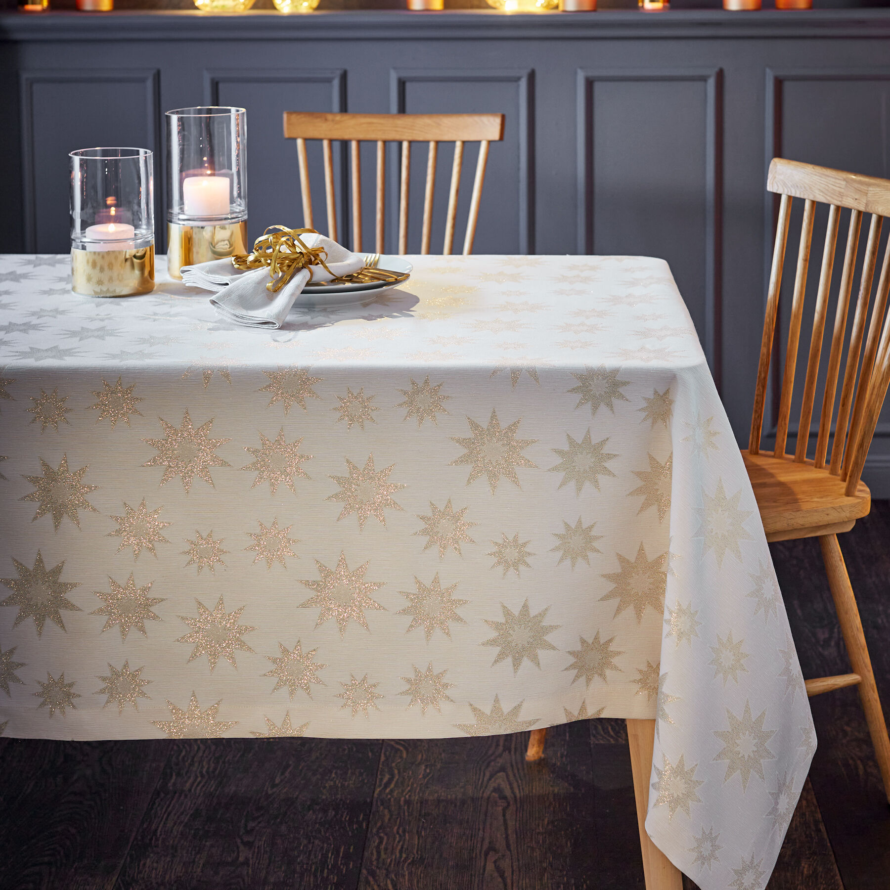Festlich glitzernde Jacquard-Tischdecke - Hagen Grote Shop